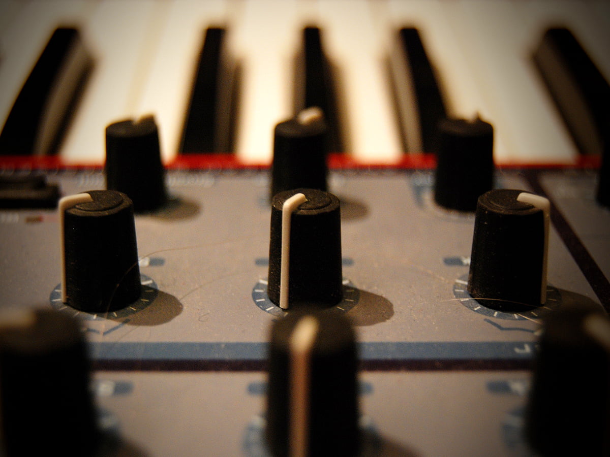60+ Elektronisch instrument achtergronden HD 🔥 Gratis afbeeldingen